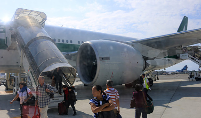 What Is the Proper Etiquette For Efficient Deplaning? - The Gate