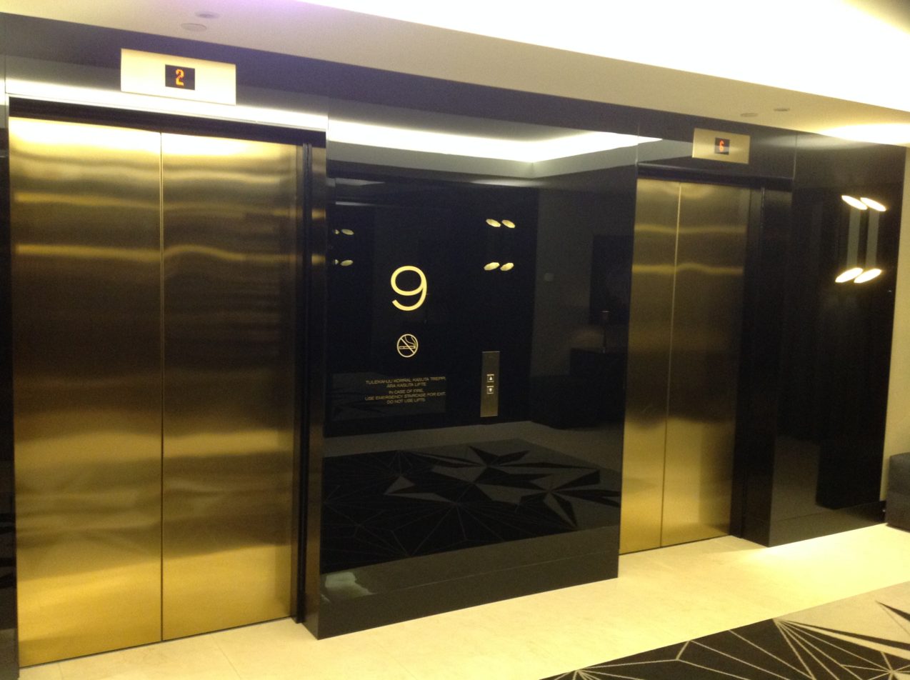 8 Steps to Elevator Etiquette - The Gate