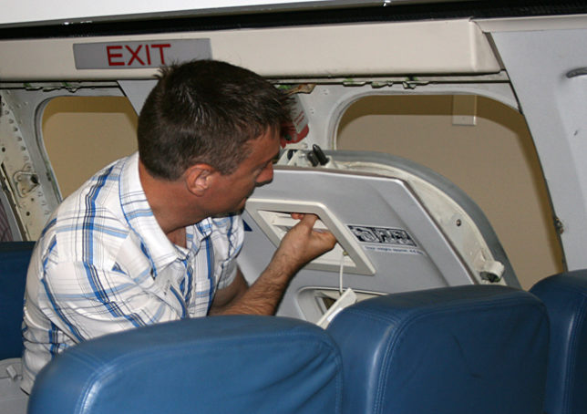 Boeing 757-200 Window Exit - The Gate