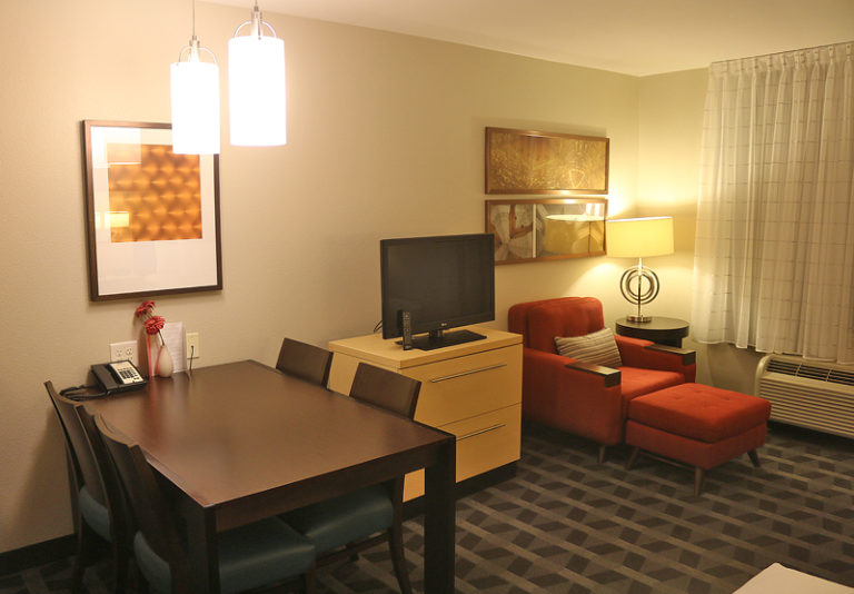 What Is a Run of House Hotel Room Rate? - The Gate