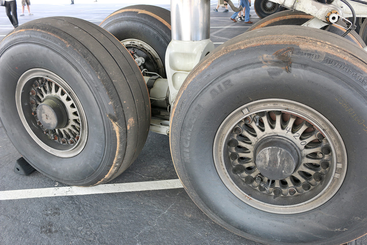 Why Do Airplane Tires Not Explode Upon Landing? - The Gate