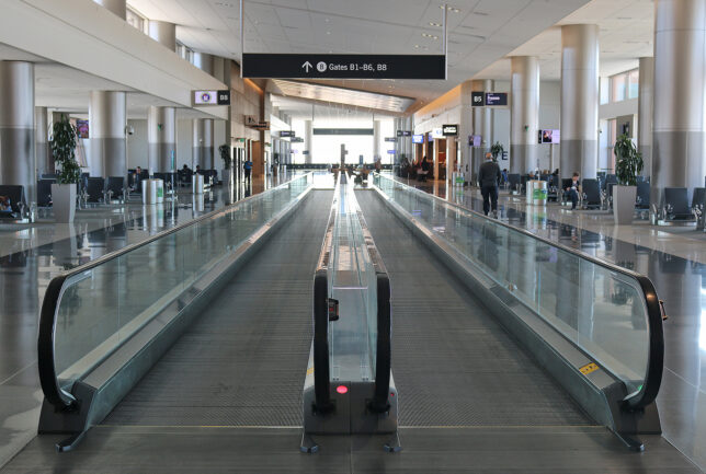 How to Safely Use Escalators and Travelators - The Gate