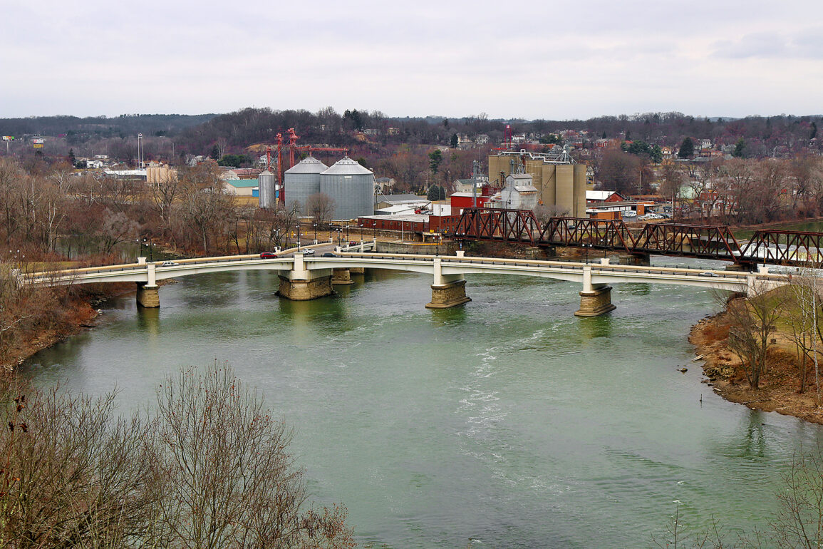 Views From Putnam Hill Park in Zanesville in Ohio - The Gate