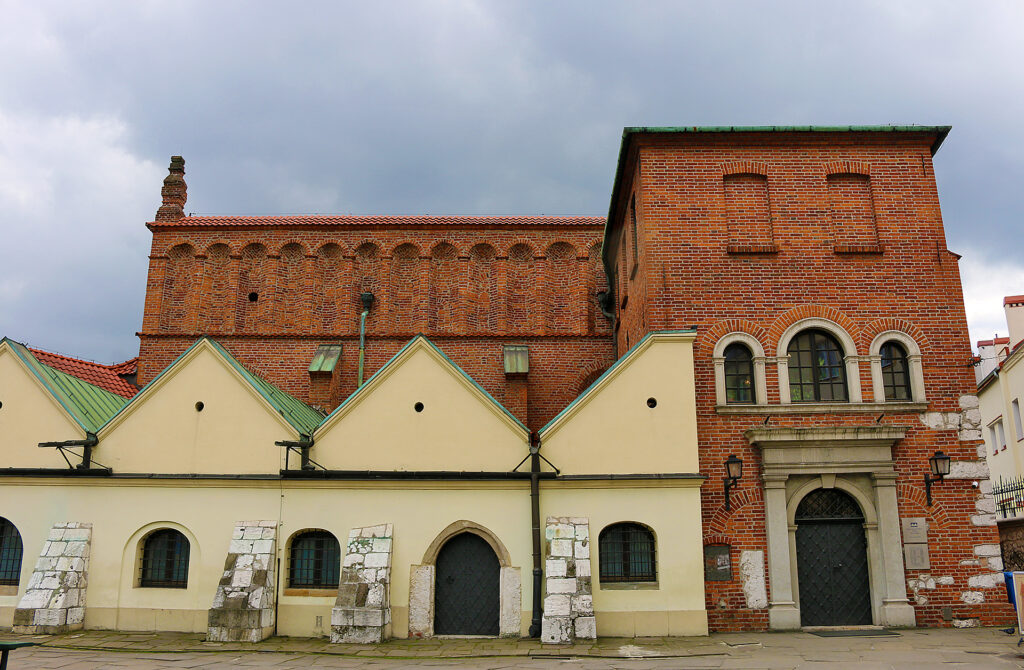 Oldest Synagogue in Kraków. Synagoga Stara. - The Gate