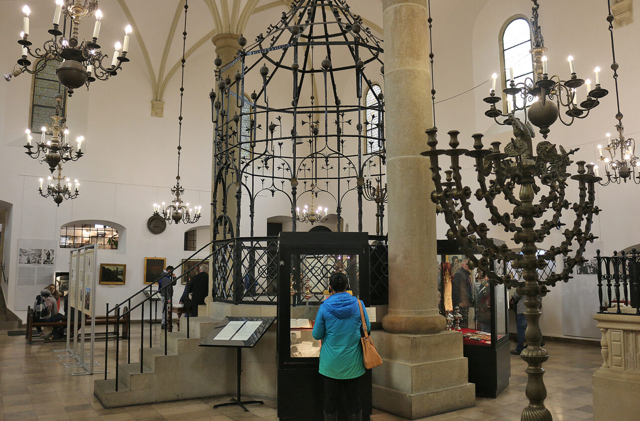 Oldest Synagogue in Kraków. Synagoga Stara. - The Gate