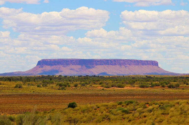 “Fooluru”: Mount Conner in Australia - The Gate