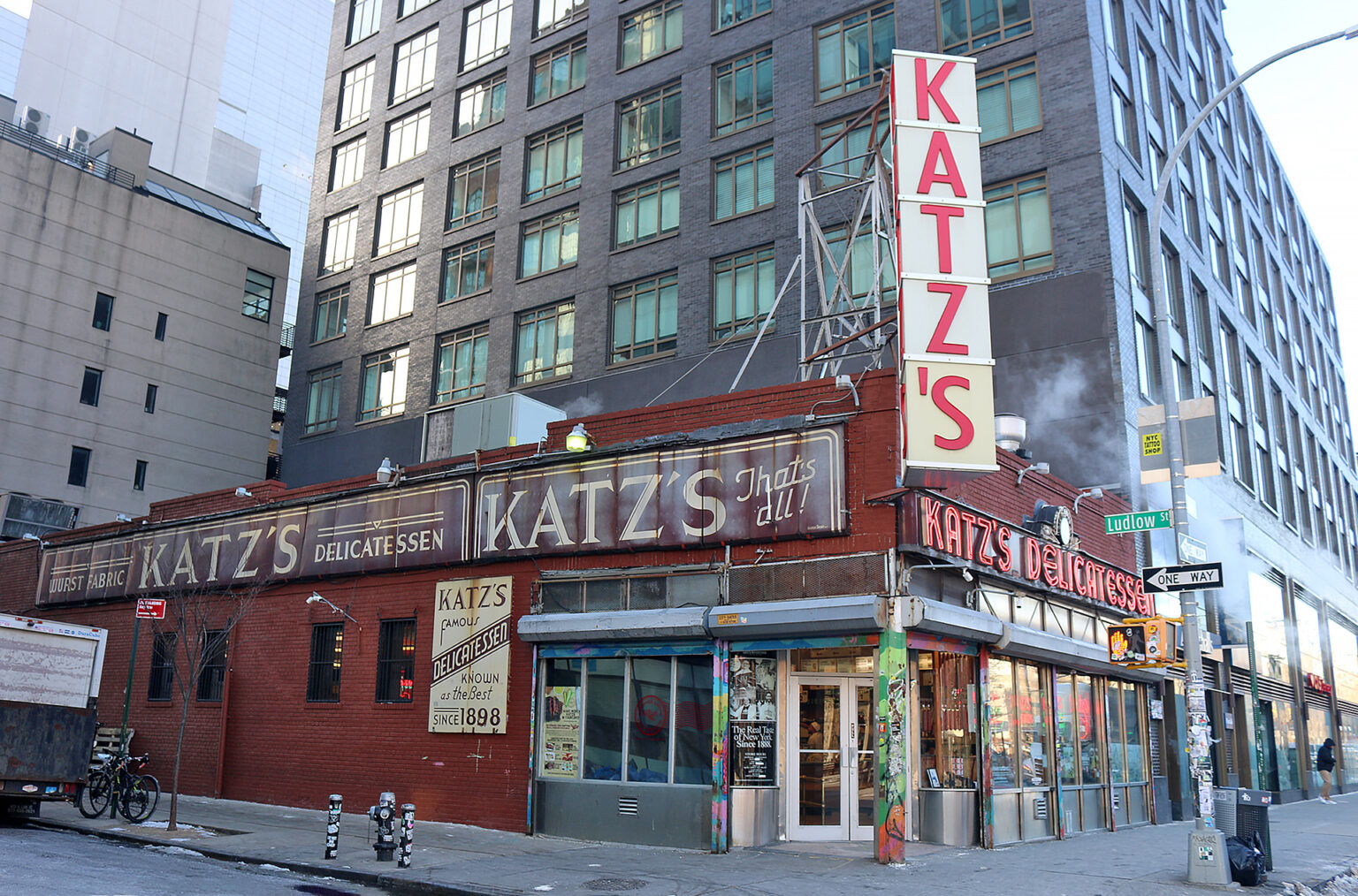 The Best Time to Visit Katz’s Delicatessen in New York - The Gate