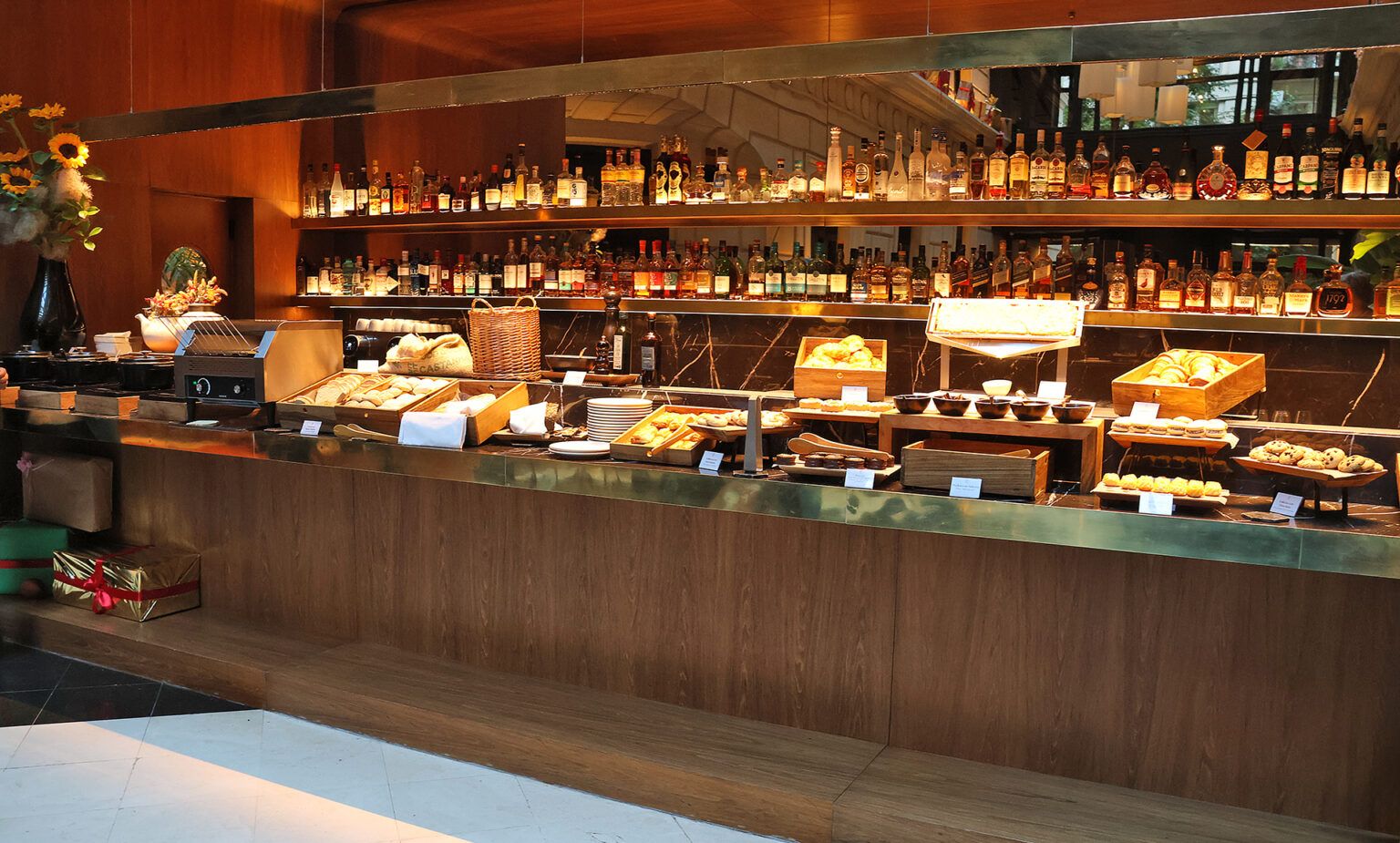 Aerolineas Argentinas From Buenos Aires to Ushuaia - The Gate